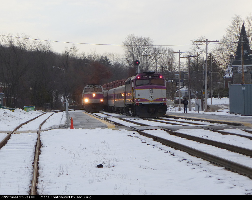 MBTA 1070 & 1015 passing